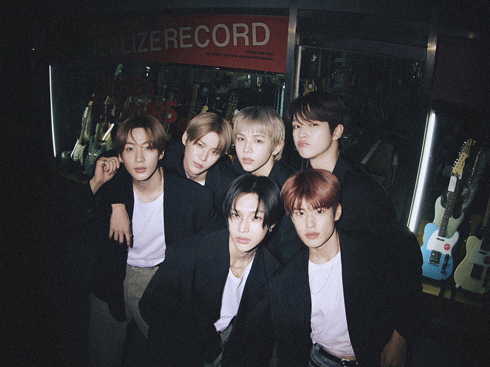 라이즈, 첫 미니앨범 ‘RIIZING’ 쏟아지는 외신 호평 속 차트 상승세! — SM Entertainment